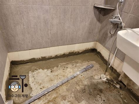 멀쩡하던 화장실이 갑자기 누수가 되는 이유 고덕apt 화장실방수공사현장 방수작업후기