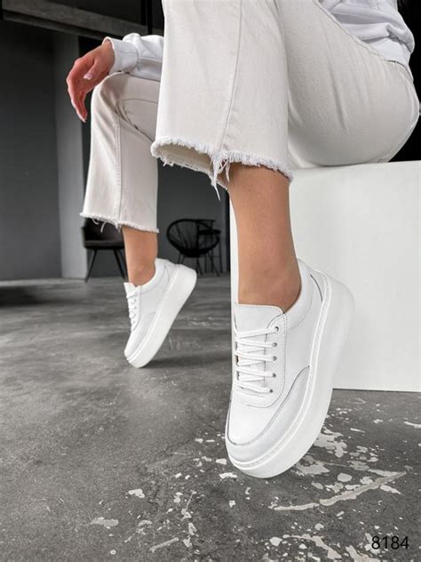 Кросівки жіночі — ціна 1600 грн у каталозі Кросівки Купити жіночі речі за доступною ціною на