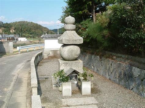 重要文化財五輪塔の写真 愛媛 列島宝物館