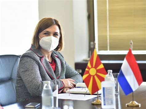 Средба на министерката Шахпаска со холандскиот амбасадор Јан Коп Холандија е наш голем