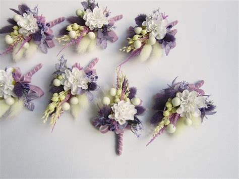 Бутоньєрка для нареченого свідка у фіолетових тонах — ціна 168 грн у каталозі Прикраси для