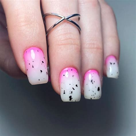 Розовый маникюр