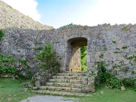 【観光スポット】沖縄にある世界遺産「城跡（グスクあと）」へ行こう！｜okinawaholidayhackers