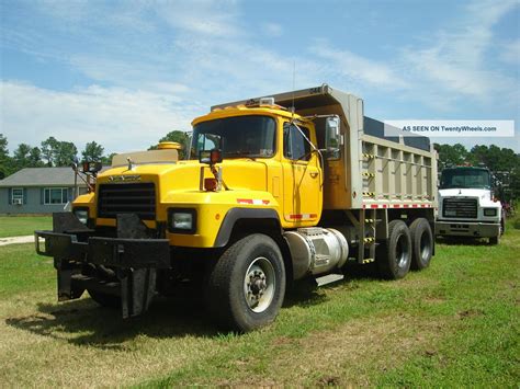 2000 Mack Mack Rd Dump Truck