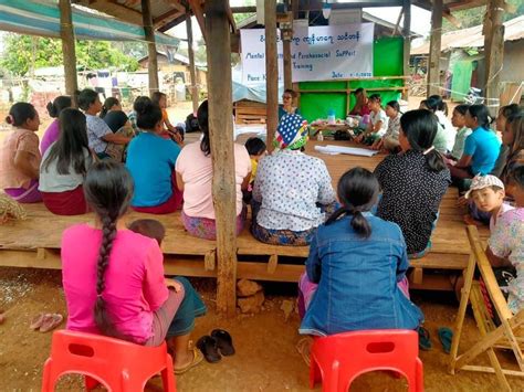 ဒီးမော့ဆို မြို့နယ်ရှိ စစ်ဘေးရှောင် စခန်း တစ်ခုတွင် စိတ်ပိုင်းဆိုင်ရာ ကျန်းမာရေး သင်တန်း ပို့ခ