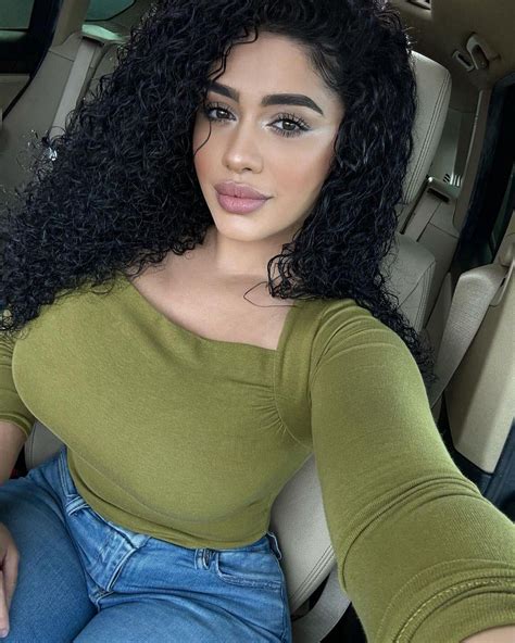 Car Selfie R 2busty2hide