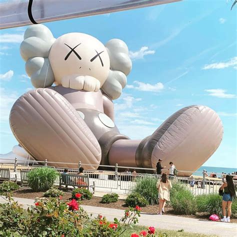 100 Kaws Holiday Wallpapers