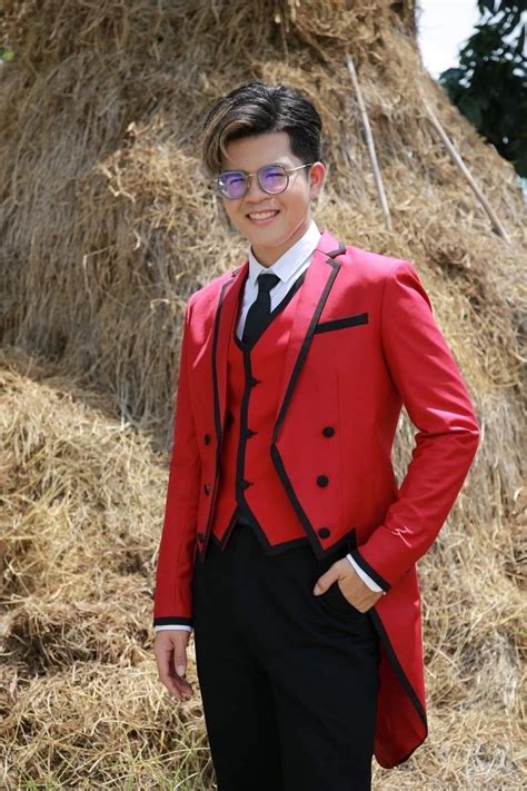 ไรอัล กาจบัณฑิต ประวัติ ไรอัล กาจบัณฑิต หนุ่มลูกทุ่งเสียงหวาน