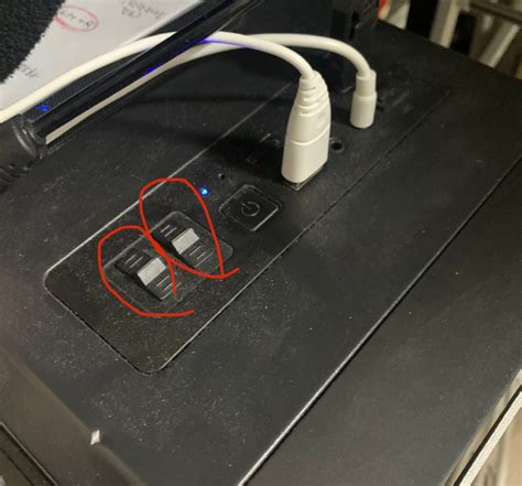 본체에 이 버튼은 뭔가요 팬 돌아가는 소리 줄이는 법도 ㅠㅠ 지식in