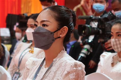 សុខ សោម៉ាវត្តី ជួបទុក្ខធំដោយលោកយាយជាទីស្រឡាញ់របស់អ្នកនាងបានទទួលមរណភាព Khmernote