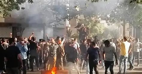 دومین جلسه رسیدگی به اتهامات ۸ معترض بازداشتی در دادگاه انقلاب برگزار شد ایران اینترنشنال