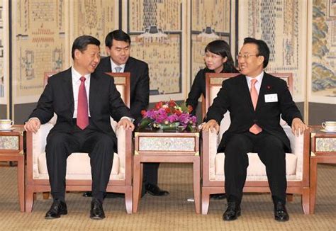 习近平会见韩国庆尚北道知事金宽容