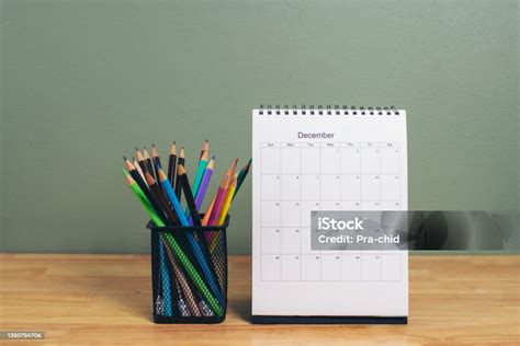 2022 달력 책상 테이블에 배치 플래너에 대한 데스크탑 캘린더는 나무 사무실 테이블에 의제 시간표 약속 조직 관리 각 날짜 월