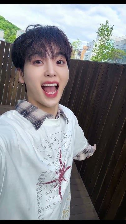 크래비티형준 송형준 보고 개안하기 Shorts Youtube