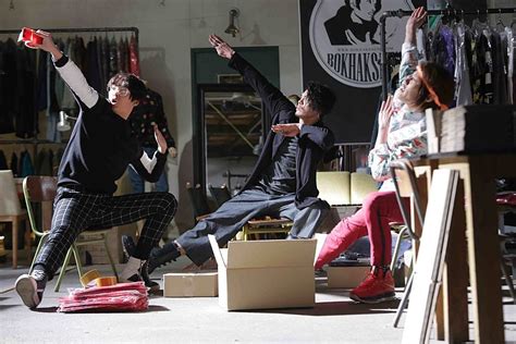 영화 패션왕 훠우~ 뒤에 보이는 행거가 파이뽕 인테리어 Diy 파이프 인테리어 쇼핑몰