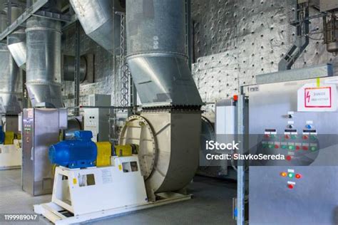 대규모 산업 현장에서 소기후 지원 시스템 공기 파이프 라인 입구 및 배기 선풍기와 에어컨 압력 습도 온도 제어 시스템 0명에 대한 스톡 사진 및 기타 이미지 Istock