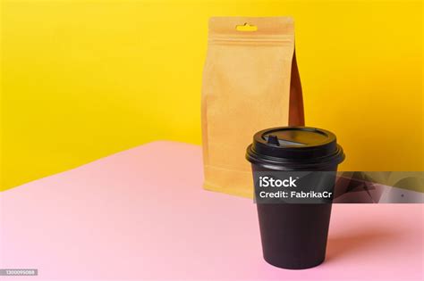 테이크 아웃 음식 개념 커피 컵이 있는 용기에 포장된 음식 0명에 대한 스톡 사진 및 기타 이미지 0명 갈색 개체 그룹 Istock