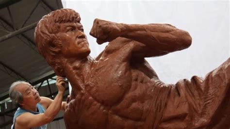 这些名人雕像都出自他手 对话雕塑家朱达诚 视频首页 美国中文网视频