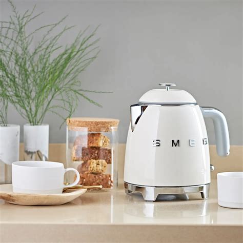 Köp Plissé Electric Kettle Small Från Alessi