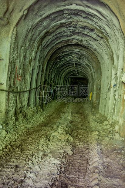 泥浆侵入的泥浆隧道高清图片下载 正版图片504496428 摄图网
