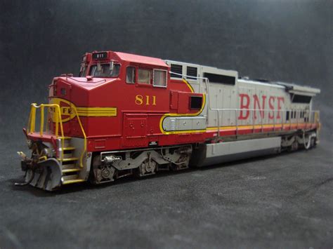 Sftrens Ferromodelismo Ho Dcc Locomotiva Ge Dash 8 40cw Bnsf 811