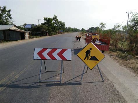 ថ្ងៃទី ០៦ ខែ កុម្ភះ ឆ្នាំ២០១៧ មន្ទីរសាធារណការ និង ដឹកជញ្ជូនខេត្តបន្ទាយមានជ័យ បានចុះថែទាំផ្លូវ