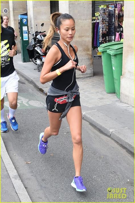 Jamie Chung Runs A 10k In Under 50 Minutes See Her Action Shots