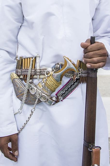 الخنجر العماني Wear