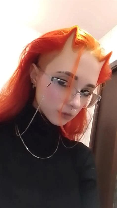 Создать мем красивые девушки из тик тока фемка человек Картинки Meme