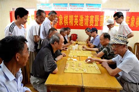 安徽安庆：老年棋友 社区对弈