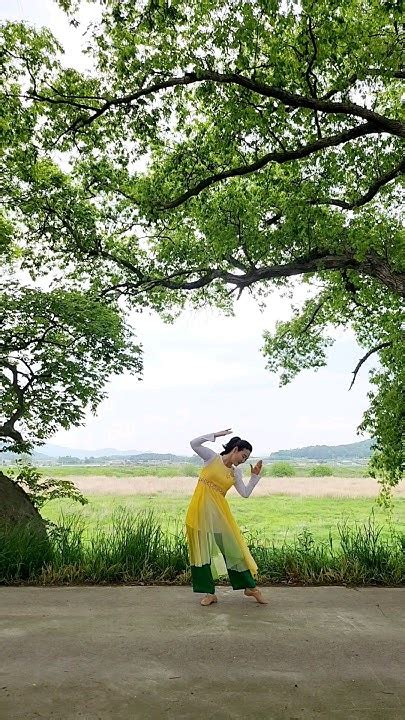 달리다굼워십 주만 바라볼찌라 몸찬양 시편121 1 2 내가 산을 향하여 눈을 들리라 나의 도움이 어디서 올까 나의 도움은