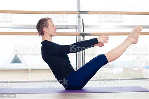 피트 니스 스포츠 교육 및 라이프 스타일 개념남자 연습을 하 고 2015년에 대한 스톡 사진 및 기타 이미지 2015년 건강한 생활방식 균형 Istock