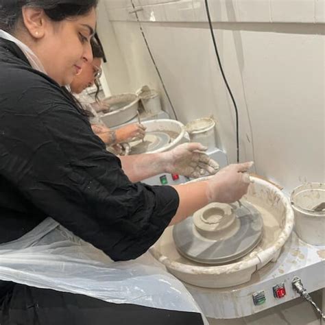 Pottery Wheel Throwing Class New York City Ts Classbento