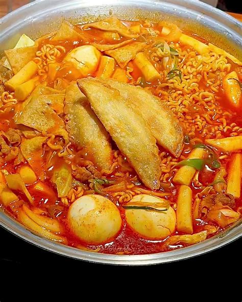 제이랑푸드 안녕하세요~ 오늘은 송파구 잠실새내역쪽에 있는 회 맛집 에 다녀왔어요~😍😍😘 입구에 들어설 때부터 대형수조들을 보면서 여기 회 싱싱하겠다라고 느낄 수 있었던