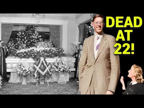 The Tragic Giant Dead At Robert Wadlow Almost Feet Tall 54 Off