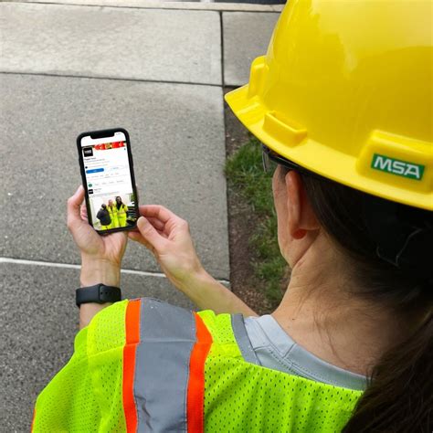 Linkedin Safetydriven Flaggerforce Wekeepourcommunitiesmoving Worldsocialmediaday Flagger