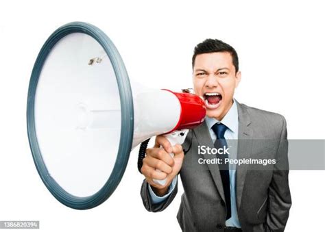 스튜디오 배경에 대한 메가 폰으로 외치는 아시아 사업가의 샷 20 24세에 대한 스톡 사진 및 기타 이미지 20 24세 20 29세 갈색 머리 Istock