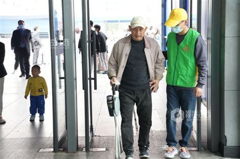 五一假期不打烊 志愿服务暖人心 视觉江西 大江网首页