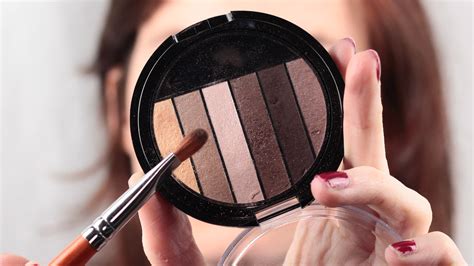 How To Apply Makeup To Small Eyes With Pictures Wikihow