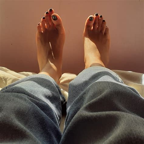 Ready To Lick My Toes 😋 😈 R Feetfuckers