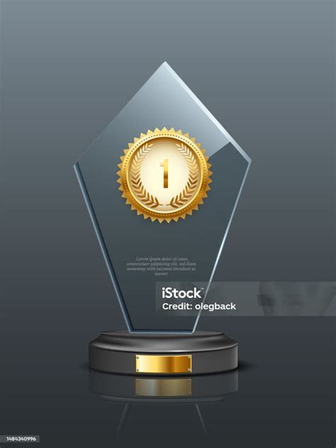유리 챔피언 상 현실적인 벡터 일러스트 레이 션입니다 빈 황금 메달이 있는 크리스탈 상 회색 배경에 3d 격리된 클립아트 대회 우승자 보상 트로피 디자인 요소 트로피에 대한