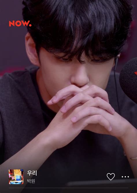 on Twitter 데이식스 사랑한다고 쏟아지는 댓글 보는 중