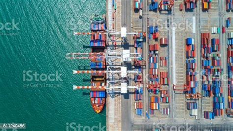 컨테이너 가져오기 내보내기 및 비즈니스 물류 배입니다 크레인 무역 포트 선박 항구 조감도 화물에 의해 보기 가기 0명에 대한