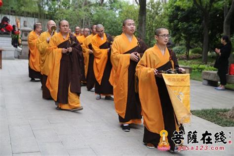 丁酉年四月初八苏州寒山寺佛诞日举行浴佛托钵祈福法会 菩萨在线