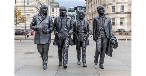 Изкуствен интелект пише нови песни на Бийтълс Видео