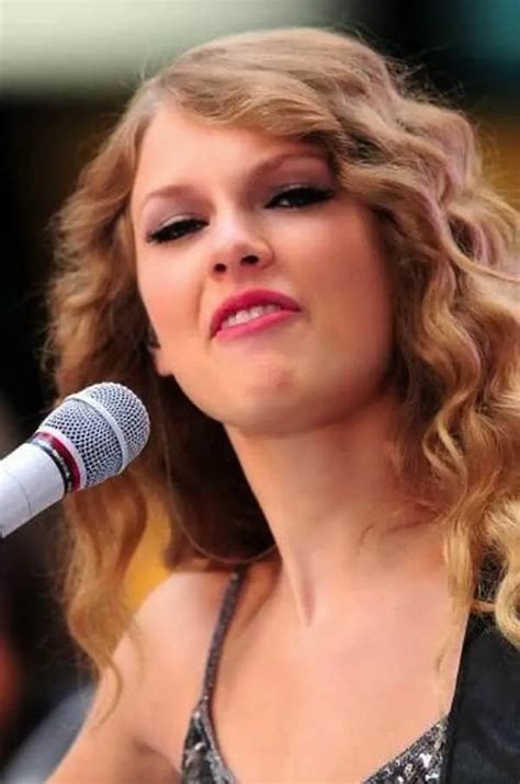 Perfectly Timed Pictures Of Celebrities That Look Hilarious