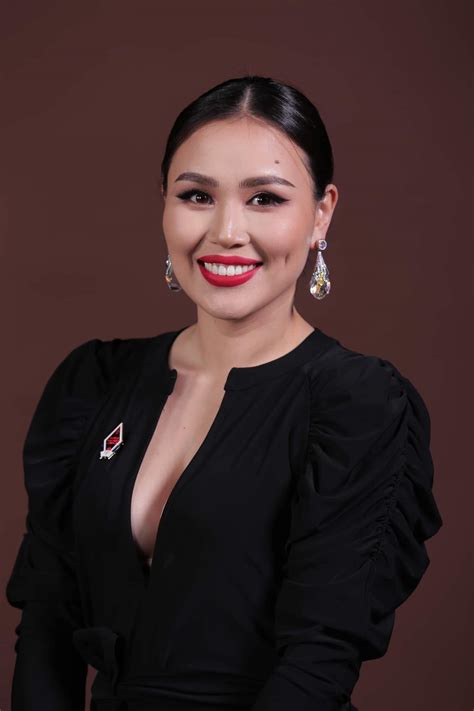 УДЭТ ын жүжигчин СТА Улсын Драмын Эрдмийн Театр