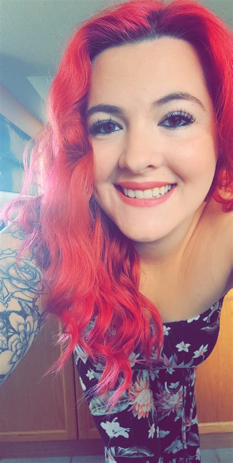 Even Though Its Been A Month Since I Went Bright Pink My Hair Is Still So Vibrant 😍😍🔥🔥 Scrolller