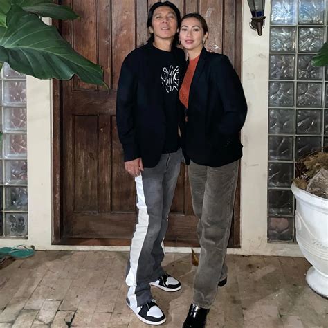 23 Tahun Menikah Ini 7 Potret Bimbim Slank Dan Istri Yang Punya Selisih Umur 17 Tahun