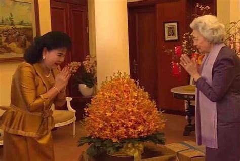 សម្ដេចព្រះមហាក្សត្រី ព្រះវររាជមាតាជាតិខ្មែរសព្វព្រះរាជហឫទ័យប្រោសព្រះរាជទានព្រះរាជសារប្រទានពរជ័យ